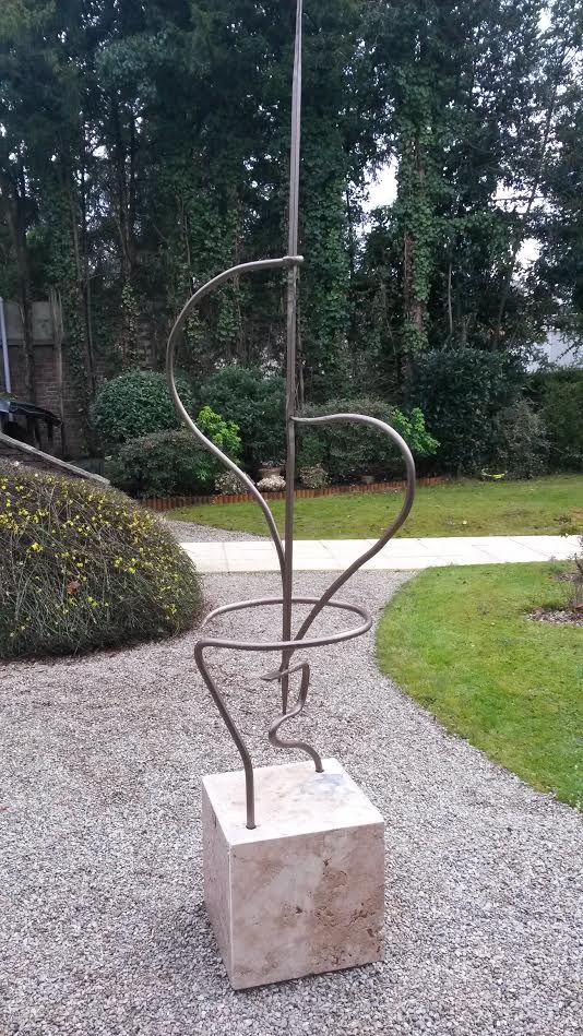 Sculpture ornementale: Femme dystopique – Francis Pierson