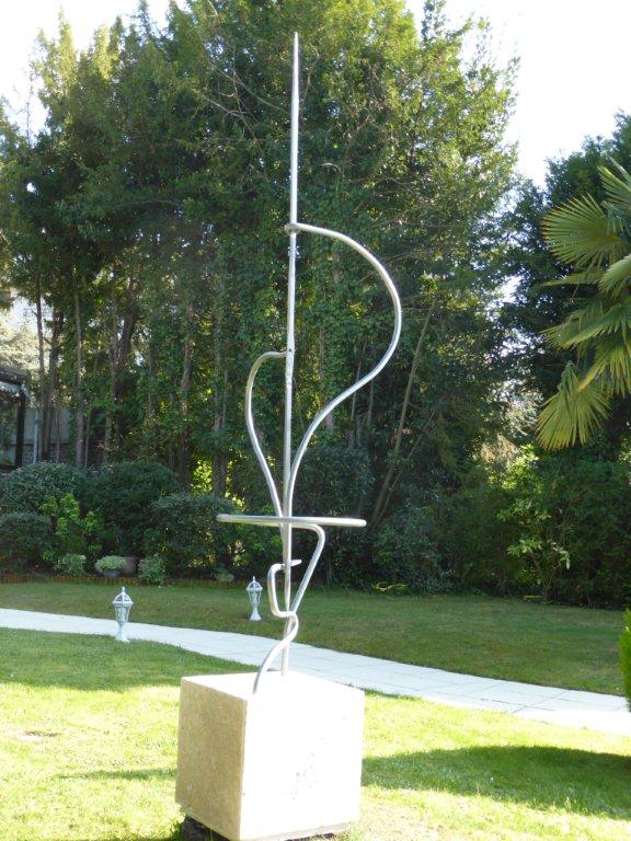 Sculpture ornementale: Femme dystopique – Francis Pierson