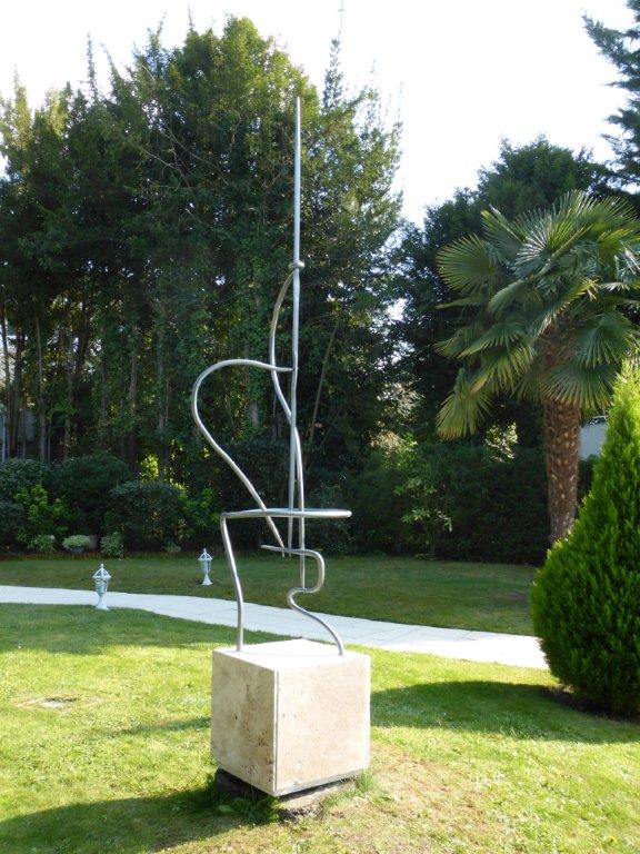 Sculpture ornementale: Femme dystopique – Francis Pierson