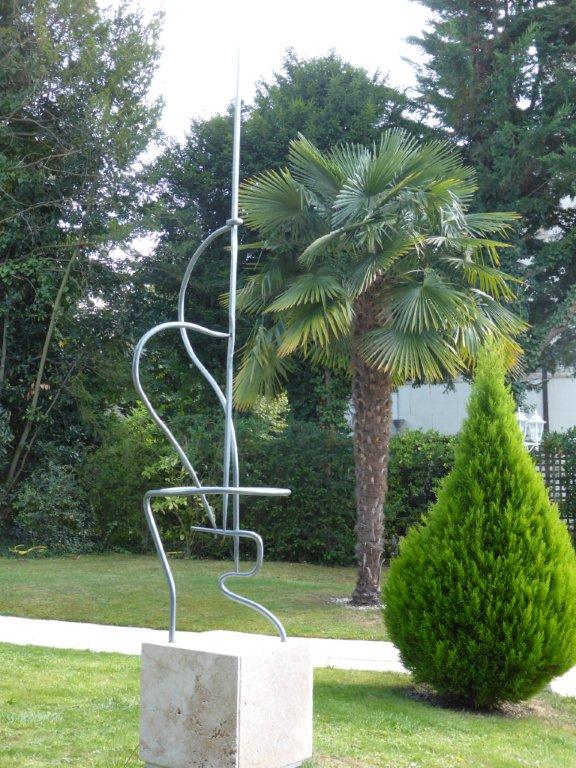 Sculpture ornementale: Femme dystopique – Francis Pierson