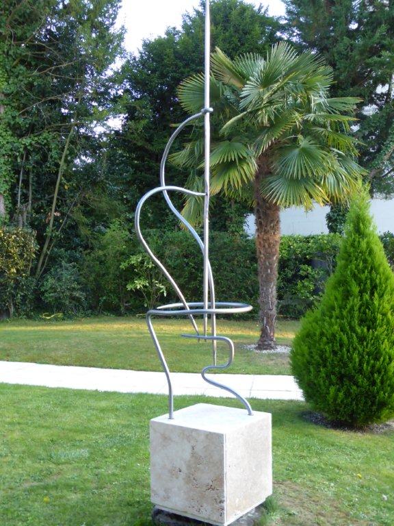 Sculpture ornementale: Femme dystopique – Francis Pierson