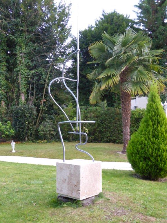 Sculpture ornementale: Femme dystopique – Francis Pierson